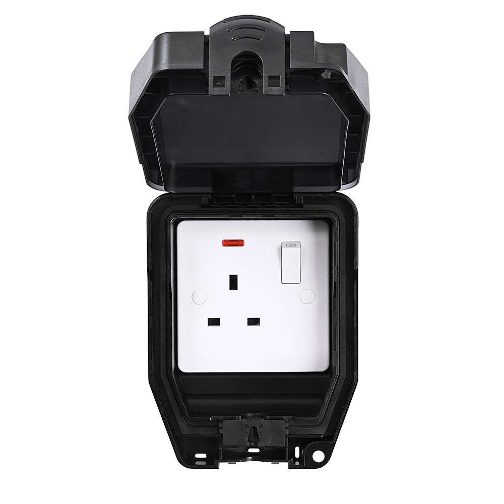 Weatherproof 13A 1G DP Switched Socket -Black